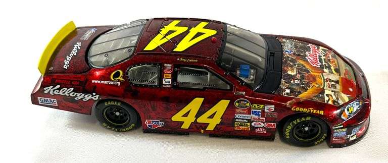 TERRY LABONTE HENDRICK MOTORSPORTS #44 KELLOGG'S MODEL CAR IN DISPLAY ...