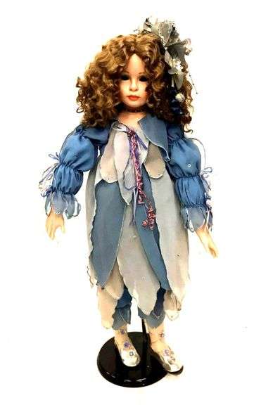 Classic Christmas and Vintage Dolls: UC 15 - Auctionology LLC