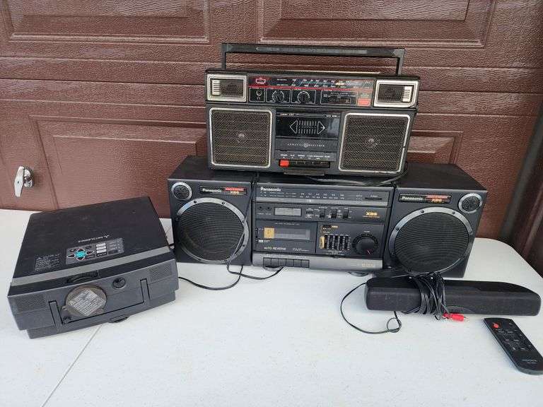 Vintage Lot of 2 Boombox and Mitsubishi Projector - Auctionology LLC