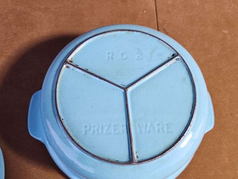 Set of 2 Cast Iron Pans: Griswold and Prizer ware - Auctionology LLC