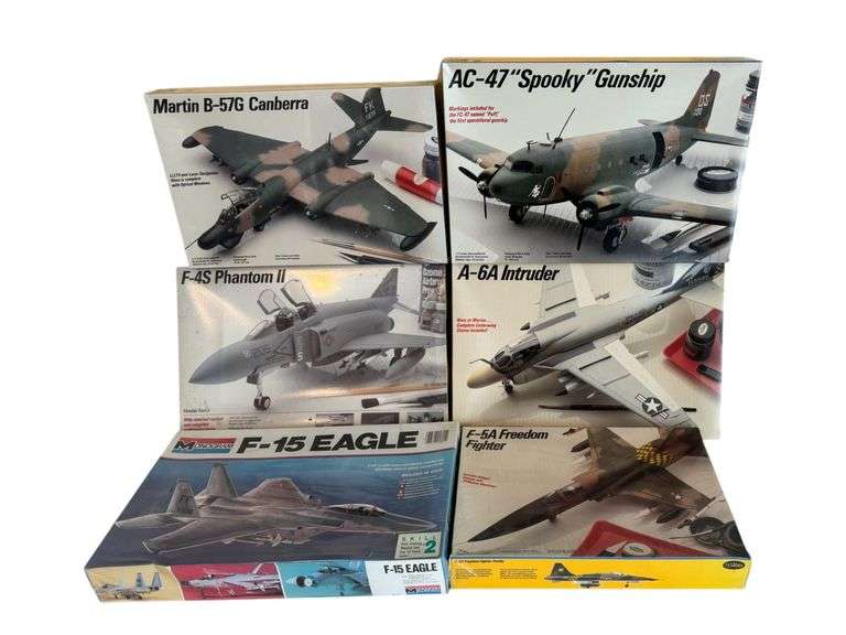 Model Airplane Assortment - Auctionology LLC