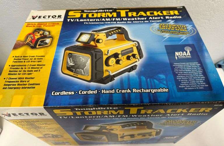 Vector VEC135 TV/AM/FM Tough Brite Storm Tracker - NEW! - Auctionology LLC