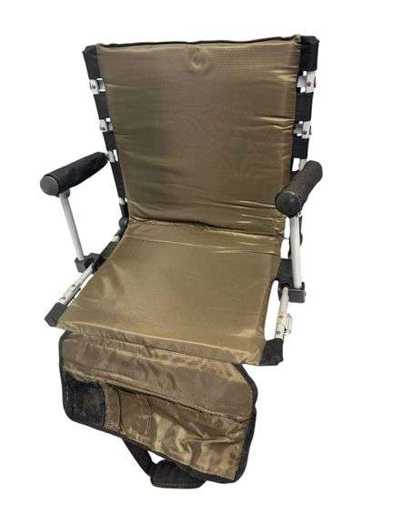 Northern Designs Stadium Seat w/ Padded Blanket - Auctionology LLC