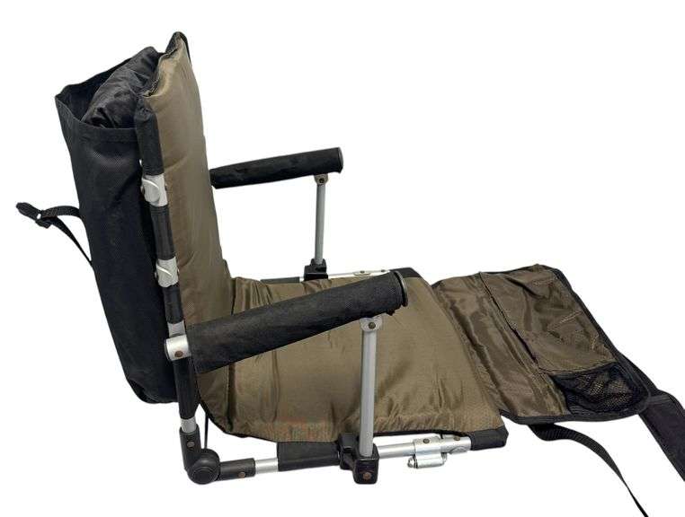 Northern Designs Stadium Seat w/ Padded Blanket - Auctionology LLC